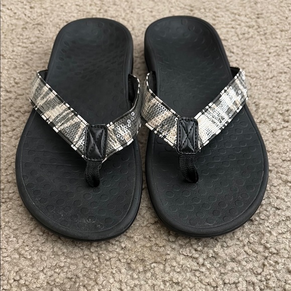 Vionic | Shoes | Vionic Stylish Black And White Womens Flip Flops ...